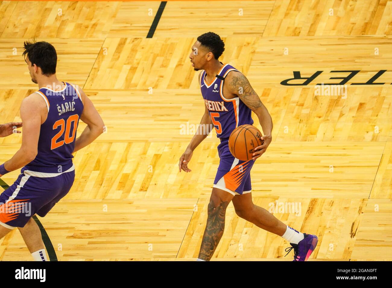Cameron payne phoenix suns hi-res stock photography and images - Alamy