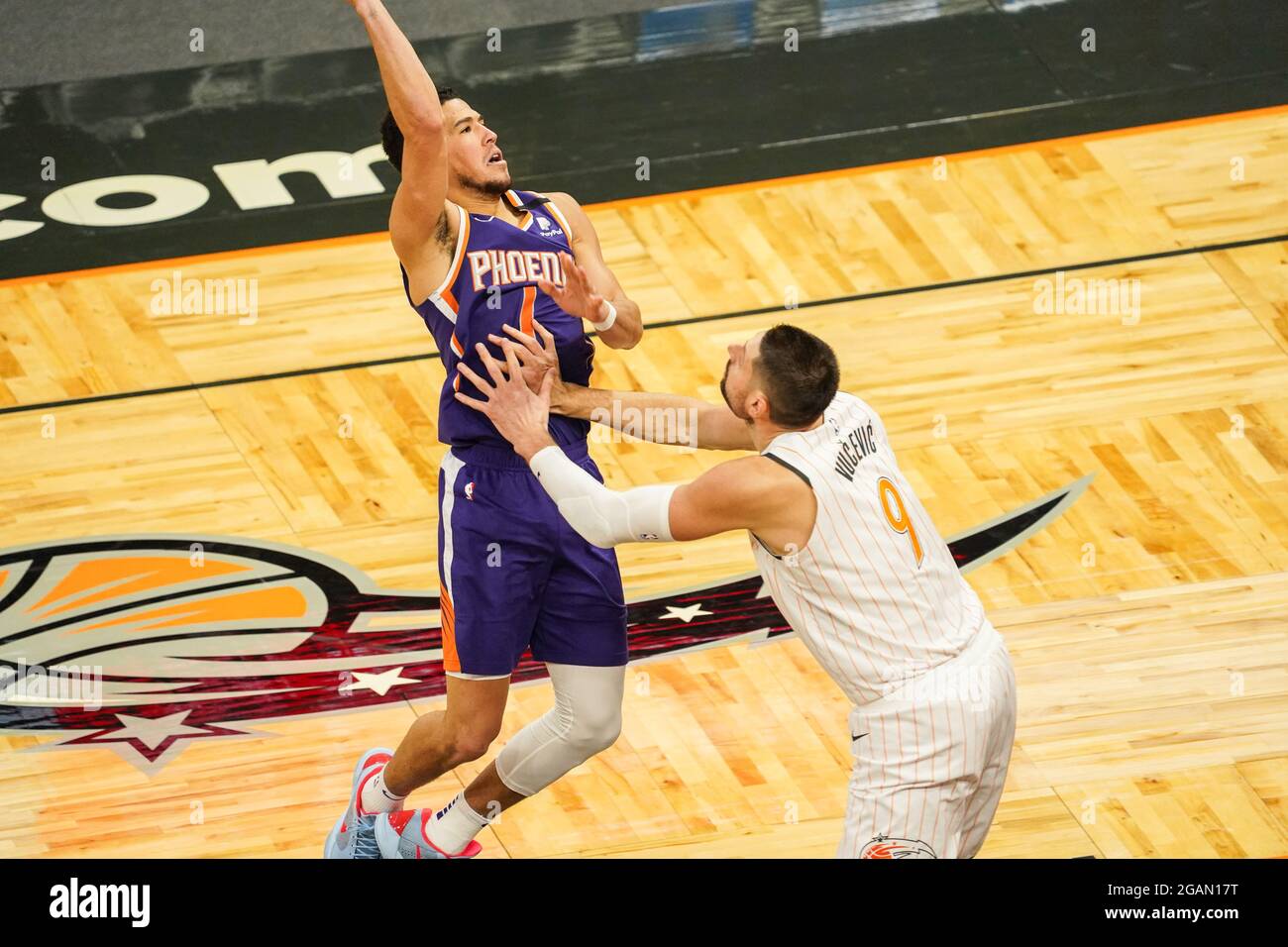 Devin booker suns hi-res stock photography and images - Alamy