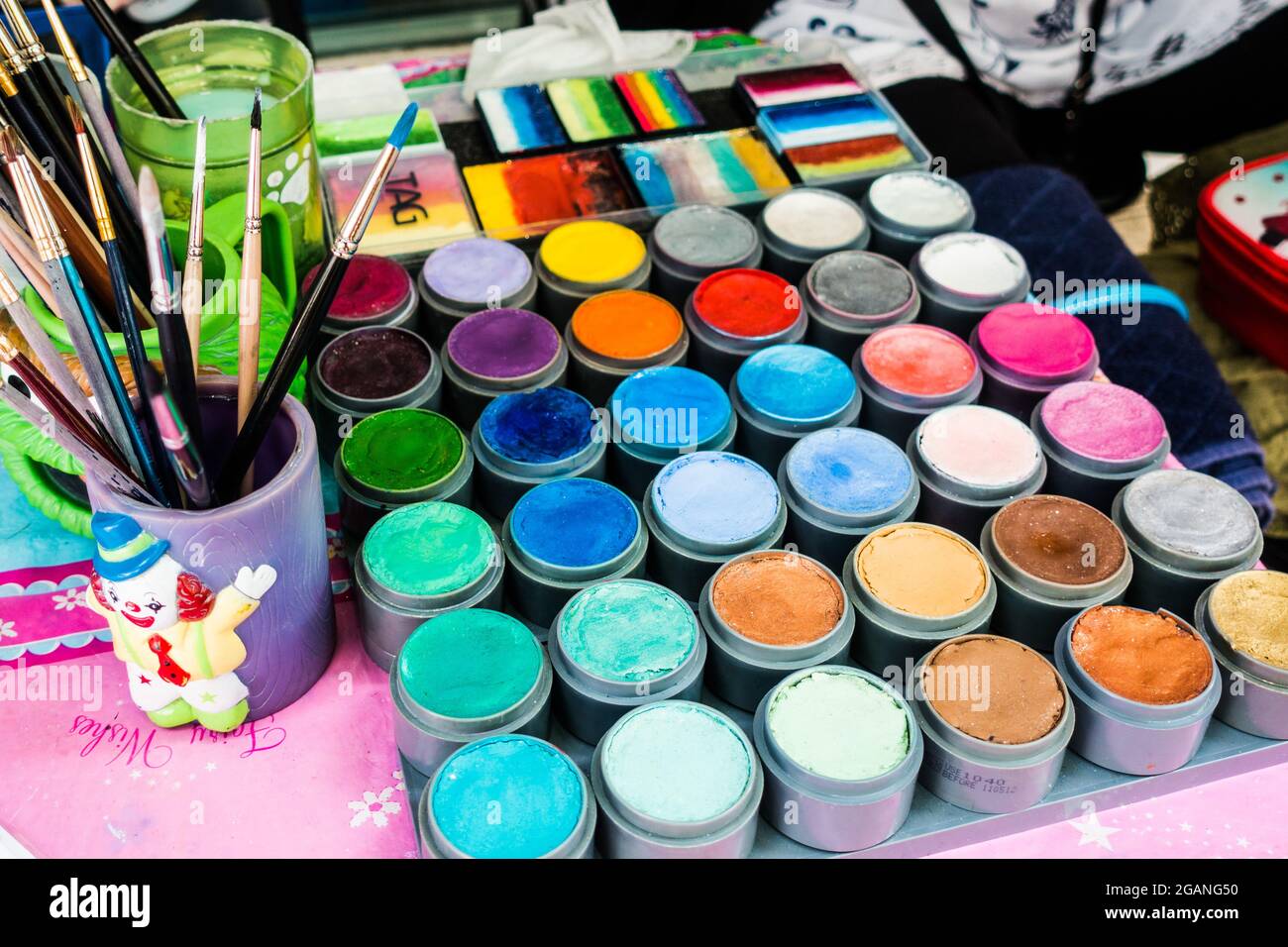Face painting artist color pallet Stock Photo - Alamy