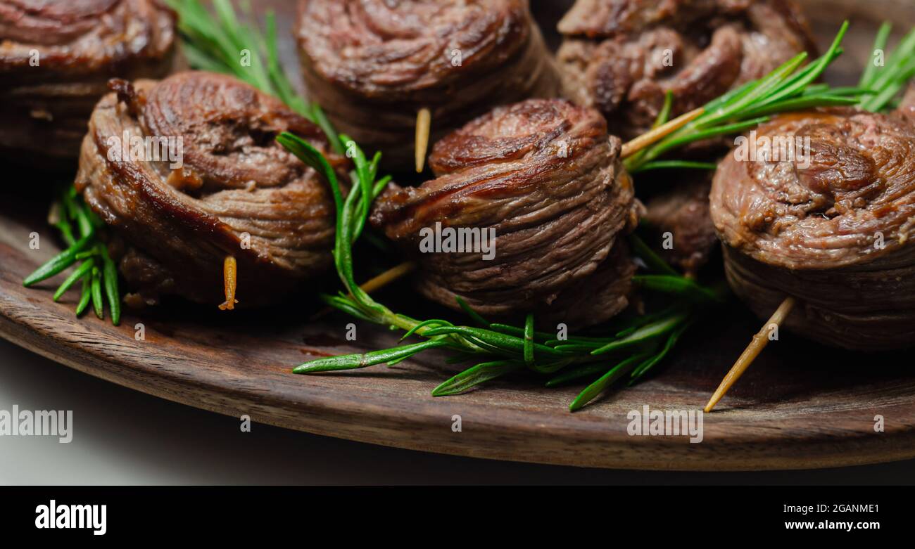 Juicy beef, fried and cooked in the shape of a rose, creatively served ...