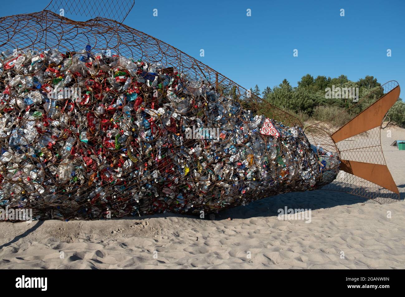 Recycle bin beach hi-res stock photography and images - Alamy