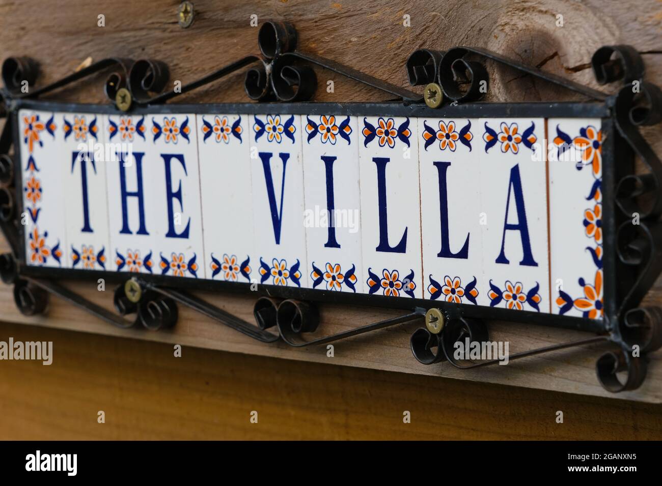 Villa entrance sign hi-res stock photography and images - Alamy