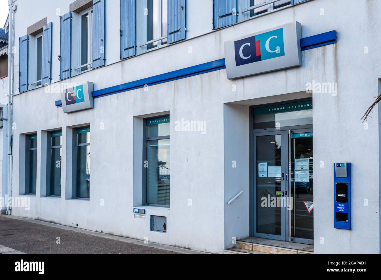 Entrance fees sign hi-res stock photography and images - Alamy