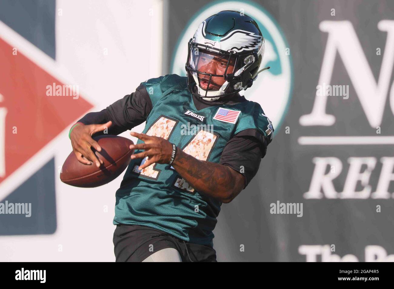 Kenneth gainwell eagles hi-res stock photography and images - Alamy