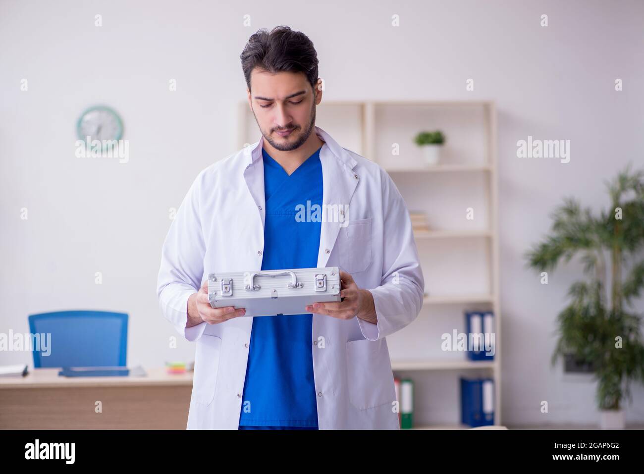 Young doctor holding first aid bag Stock Photo - Alamy