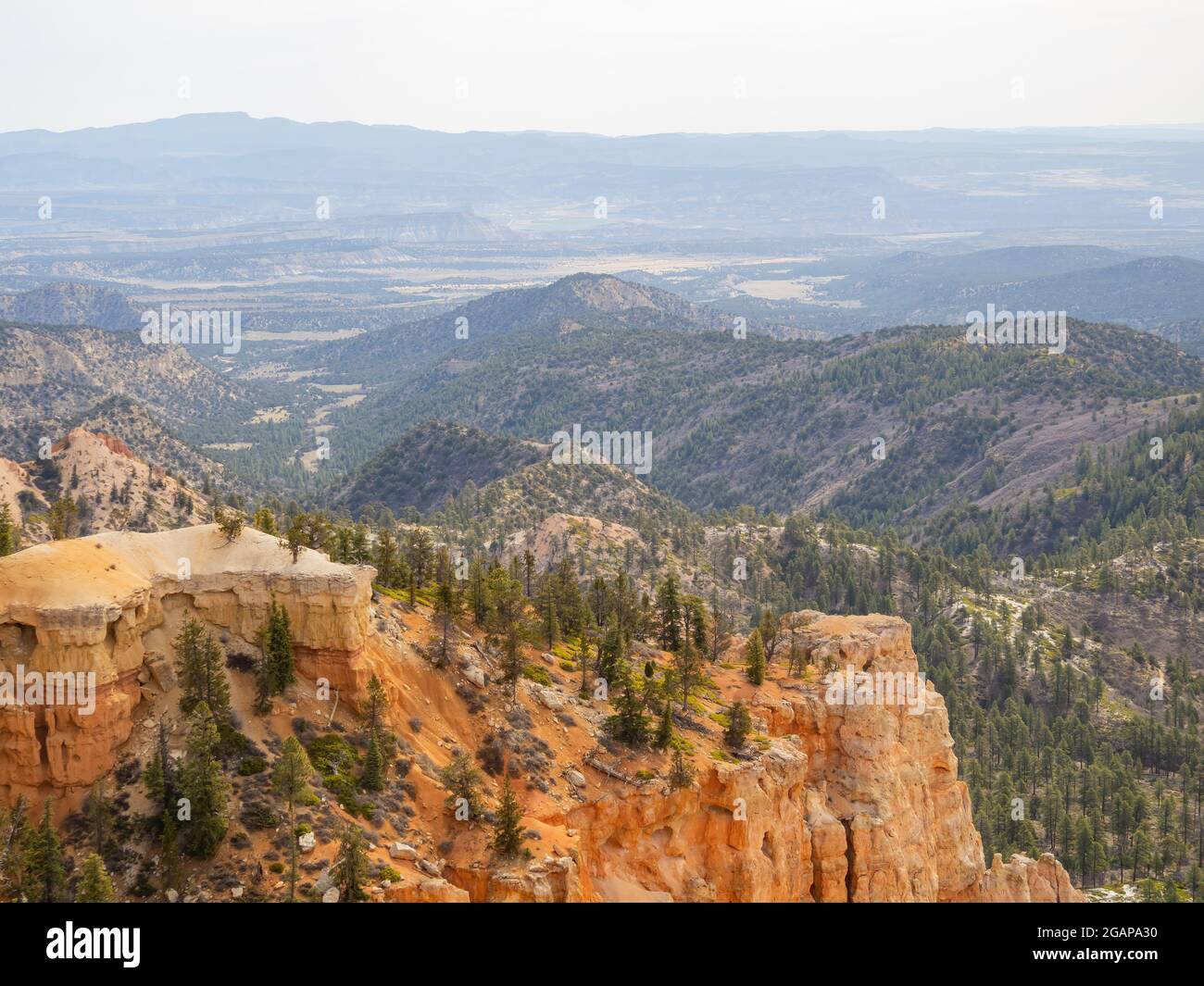 Beautiful sunrise of the Inspiration Point of Bryce Canyon National ...