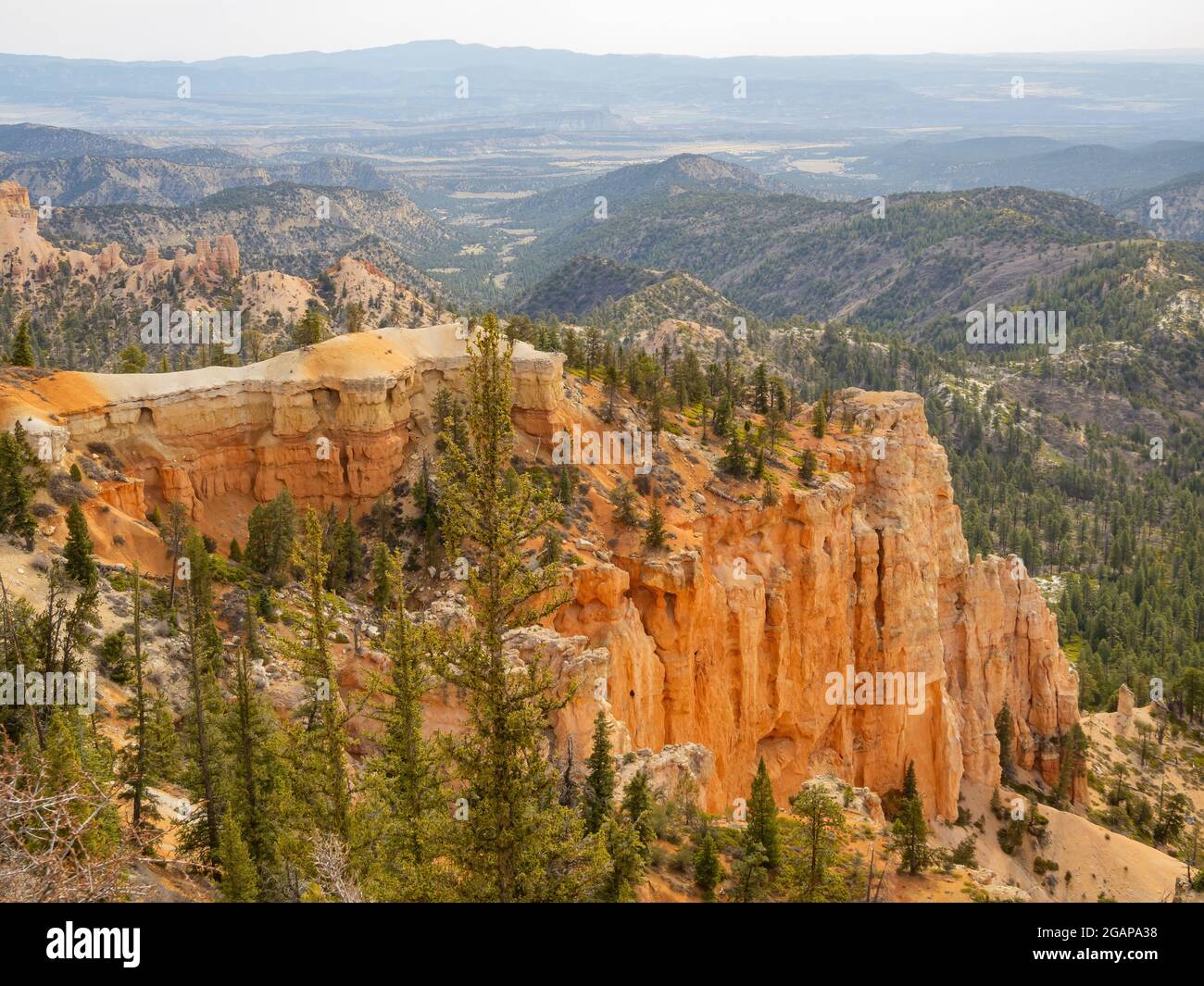 Beautiful sunrise of the Inspiration Point of Bryce Canyon National ...