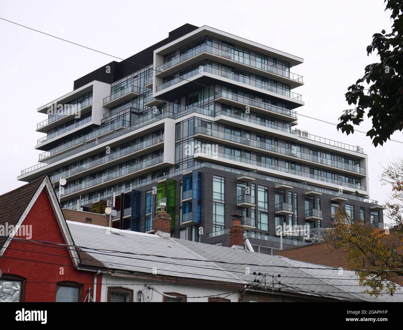Condo building exterior hi-res stock photography and images - Alamy