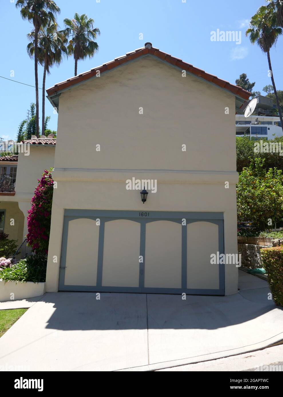 Michael jacksons family home hi-res stock photography and images - Alamy
