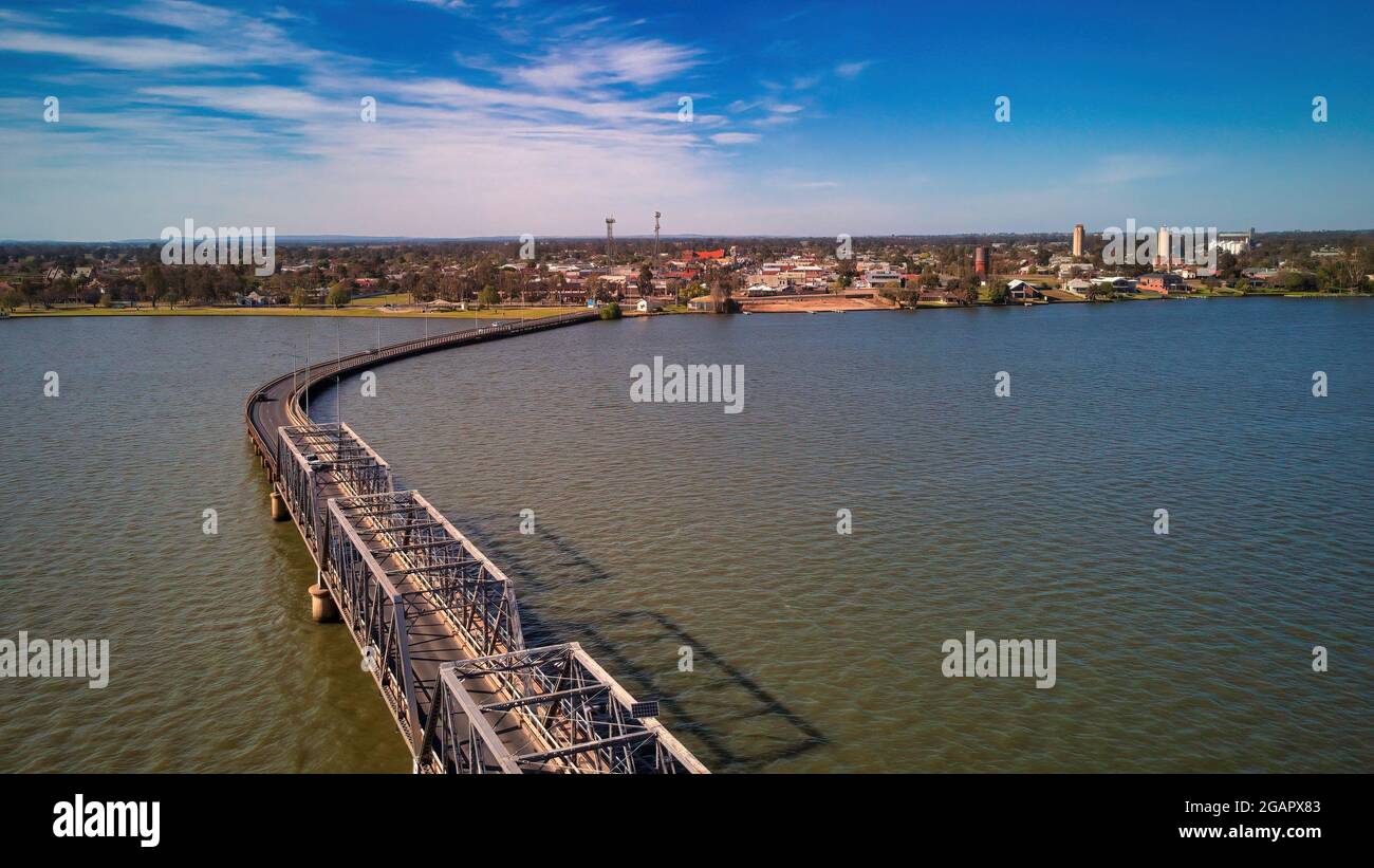 Aerial view of the bridge from Mulwala to Yarrawonga Victoria Stock ...