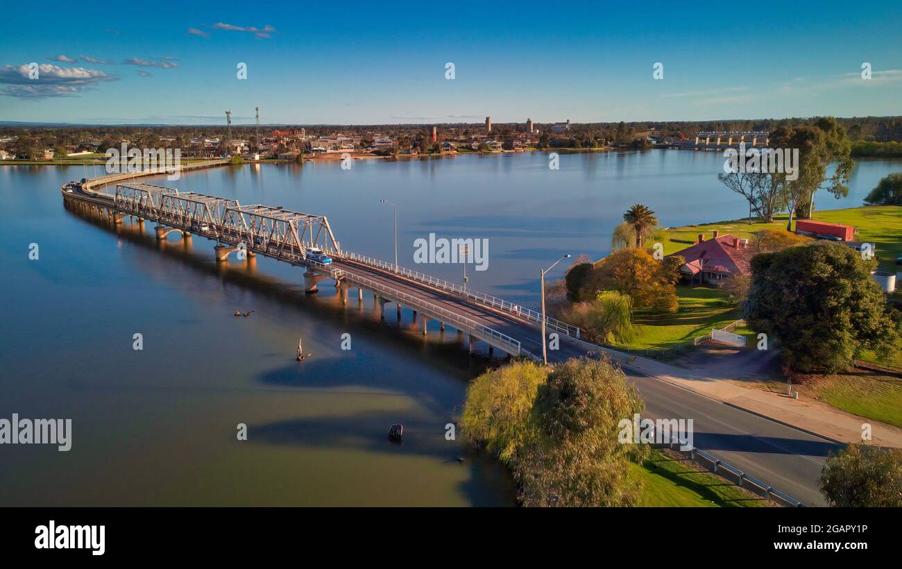 The road bridge from Mulwala to Yarrawonga Stock Photo - Alamy