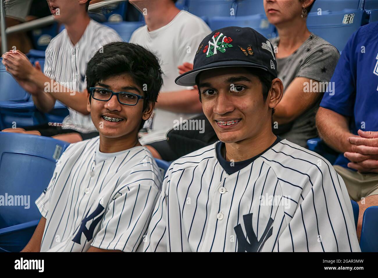 Baseball fans hi-res stock photography and images - Alamy