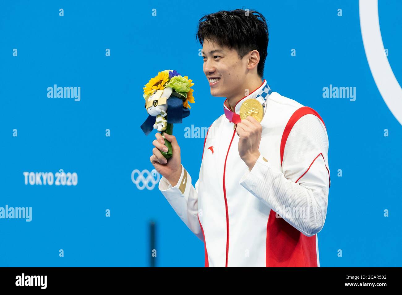 TOKYO, JAPAN - JULY 30: Shun Wang of China shows the gold medal after ...