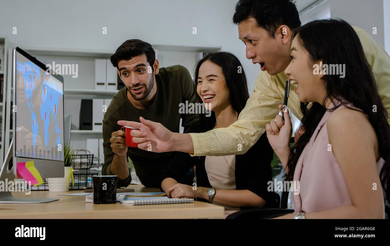 Monitor group hi-res stock photography and images - Alamy