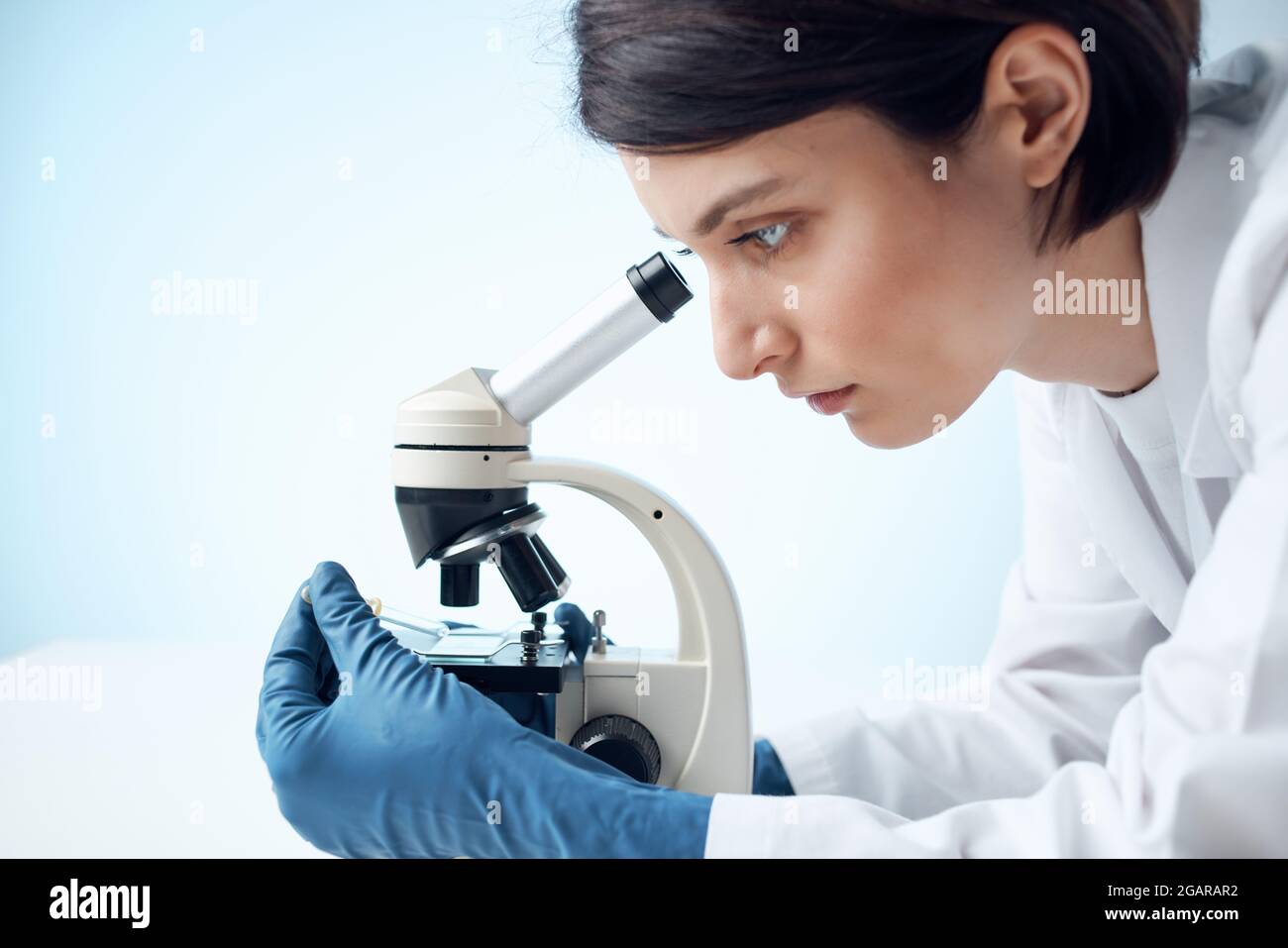female doctor laboratory science research microscope Stock Photo - Alamy