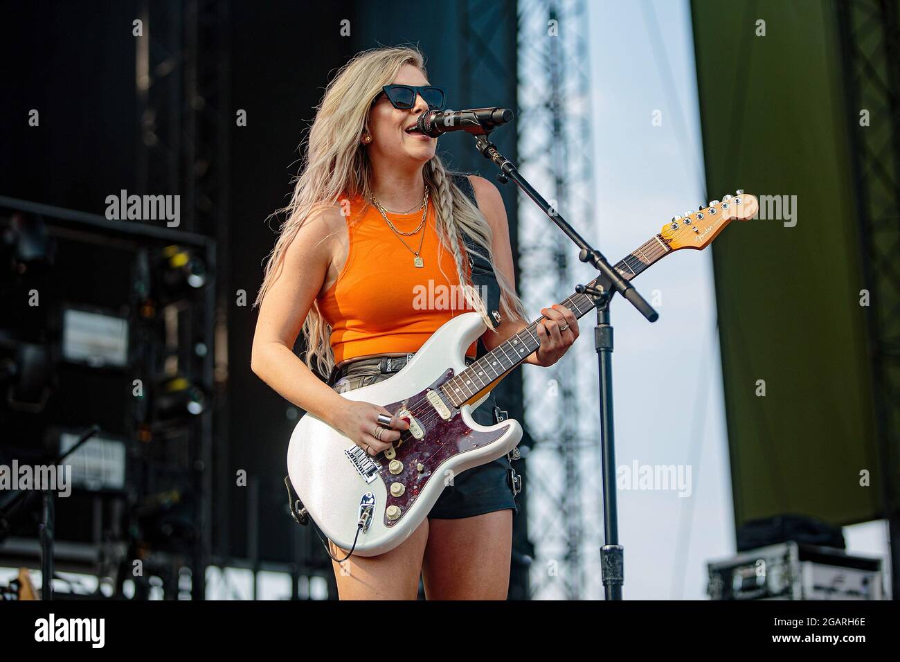 George, USA. 30th July, 2021. SInger Lindsay Ell performs during night ...