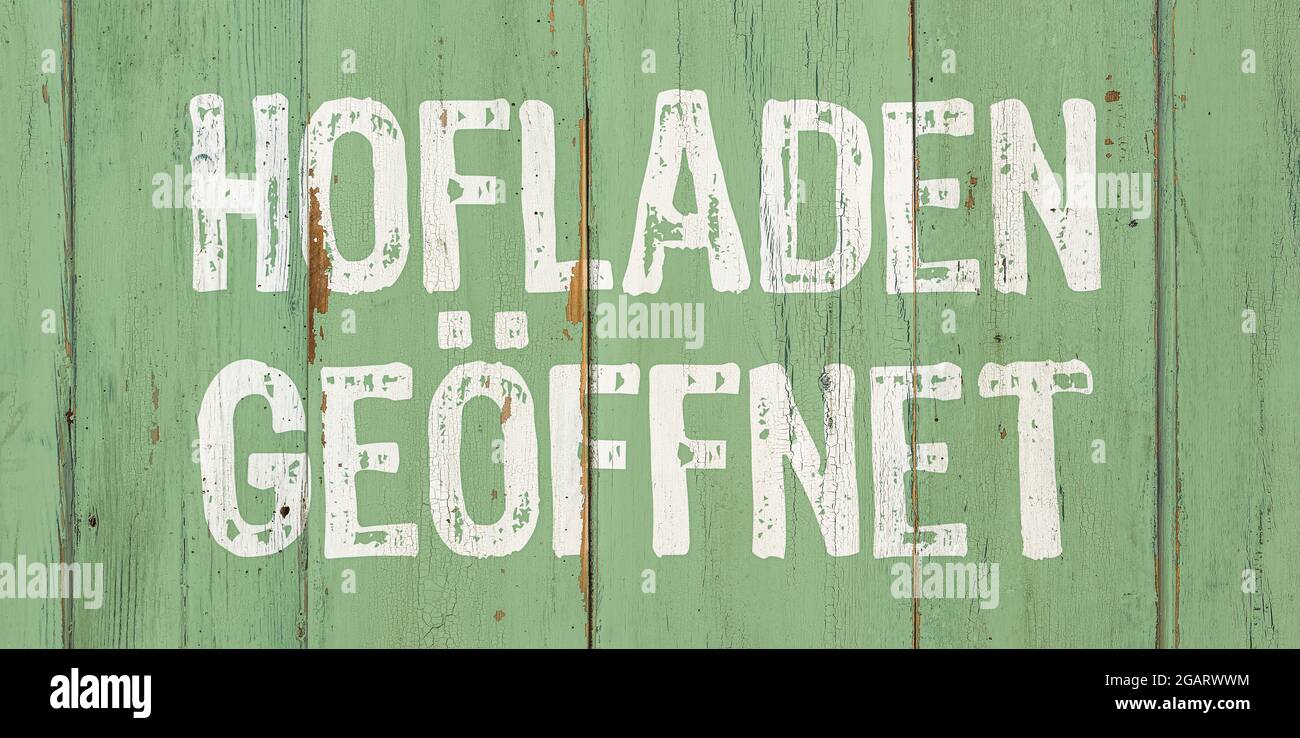 Wooden retro sign - Farm shop opend in german - Hofladen geöffnet Stock ...