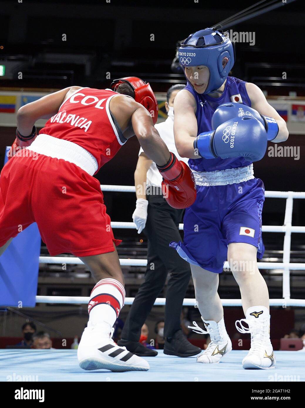 Japan's Tsukimi Namiki (R) and Colombia's Ingrit Lorena Valencia ...