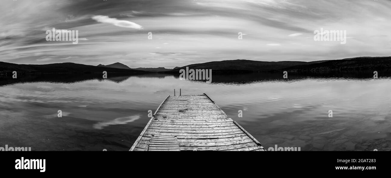 Empty country platform Black and White Stock Photos & Images - Alamy
