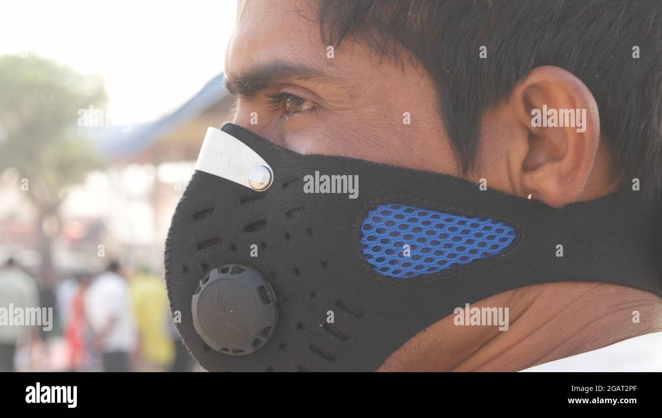 Indian guy running hi-res stock photography and images - Alamy