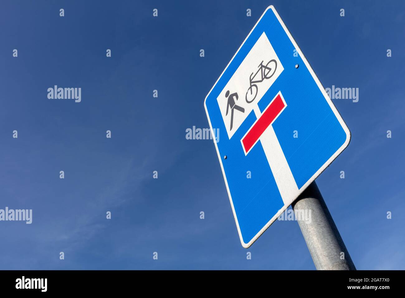 German road sign: no through road, open for cyclists and pedestrians ...