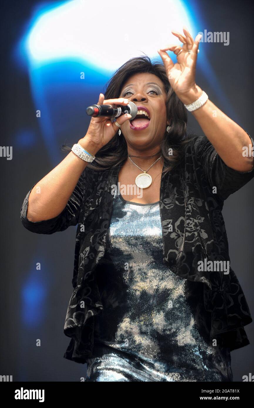 Jaki Graham Performing at Lets Rock Leeds 80s Stock Photo - Alamy