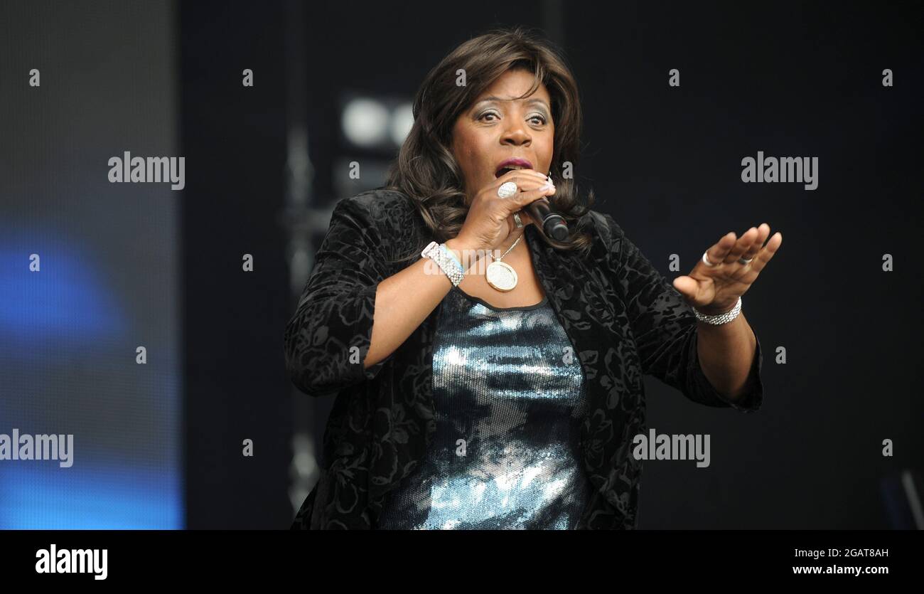 Jaki Graham Performing at Lets Rock Leeds 80s Stock Photo - Alamy