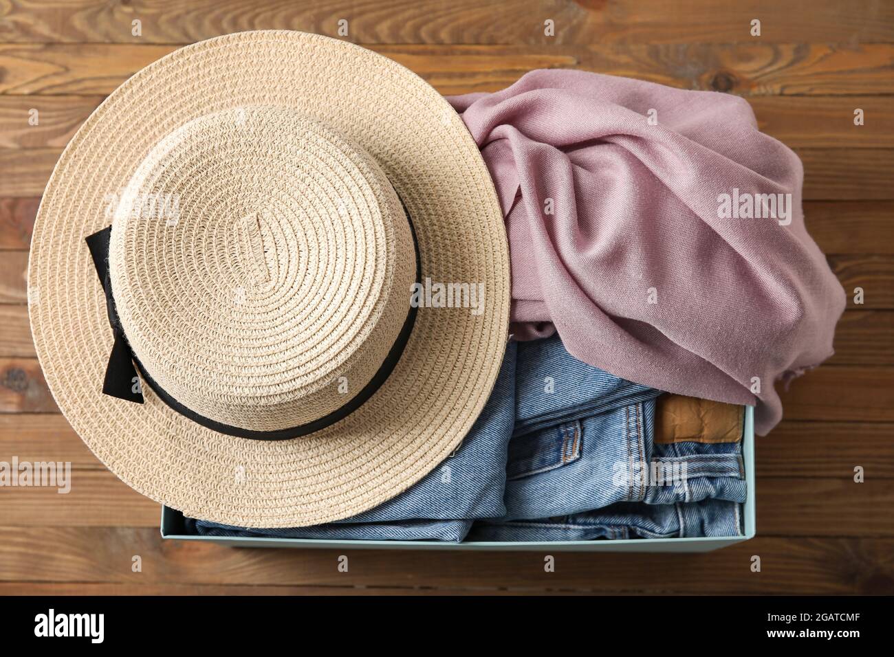 Hat box wardrobe hi-res stock photography and images - Alamy