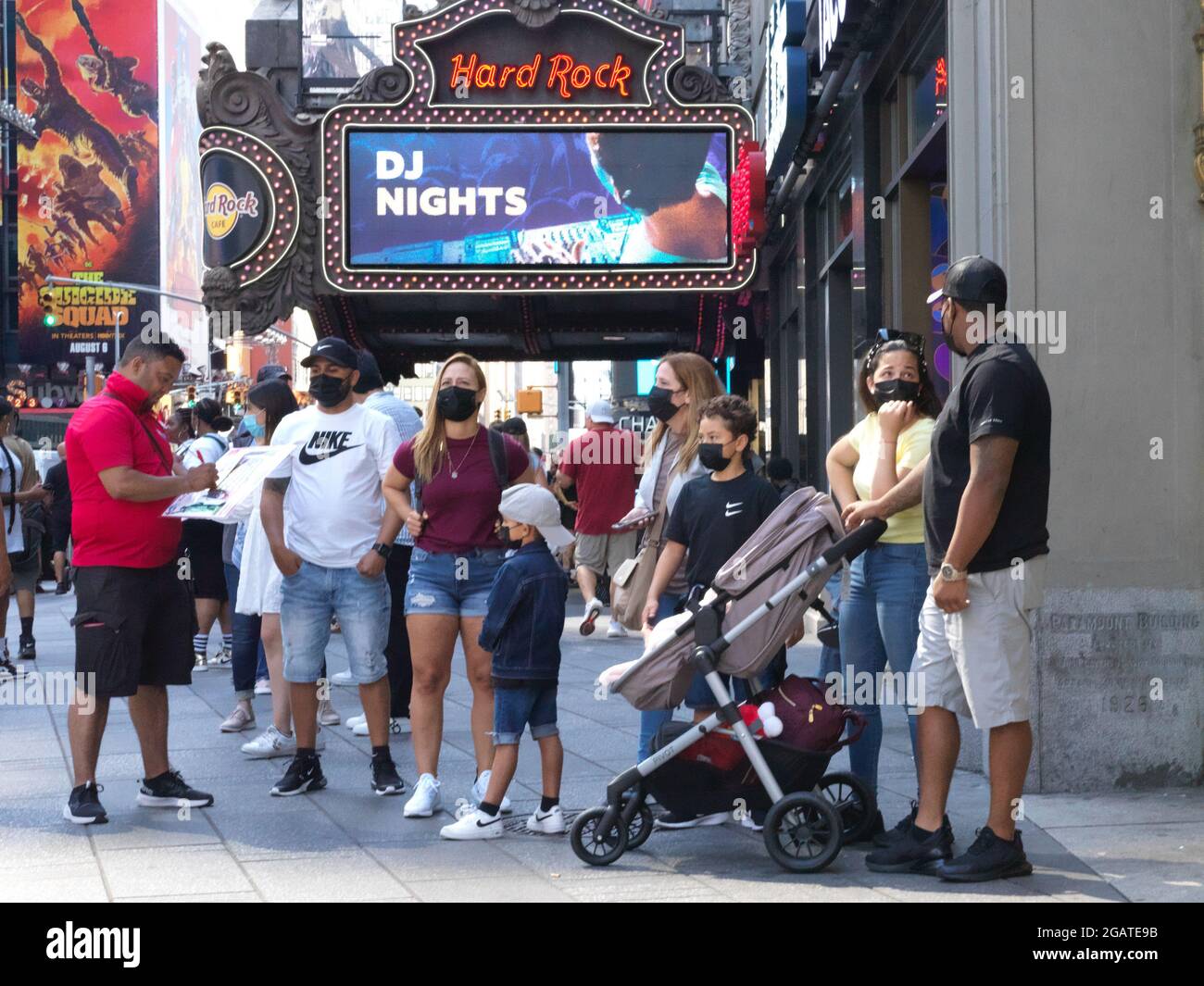 The children of times square hi-res stock photography and images - Alamy