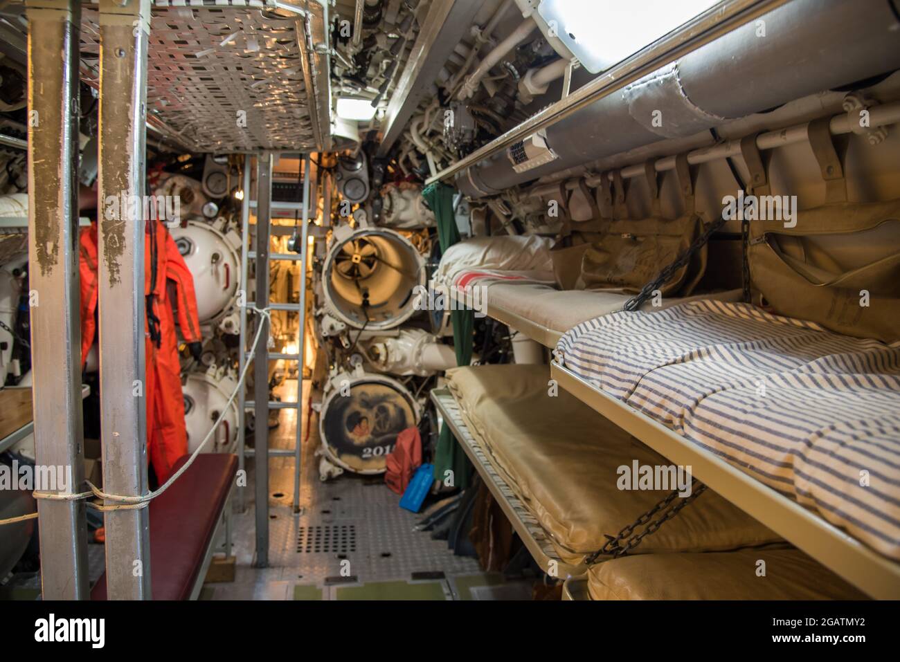 Submarine sonar room hi-res stock photography and images - Alamy