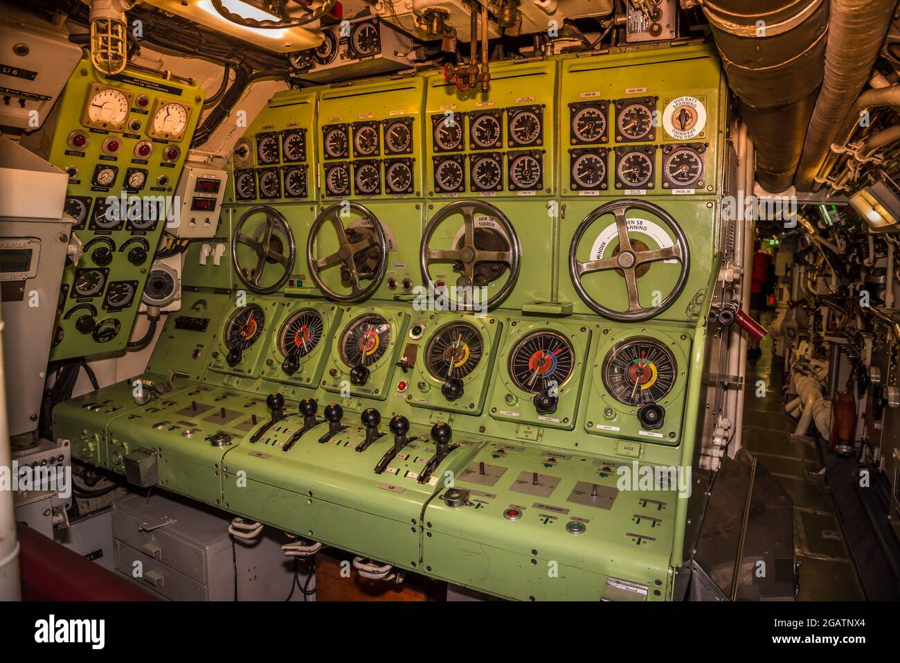 Submarine sonar room hi-res stock photography and images - Alamy