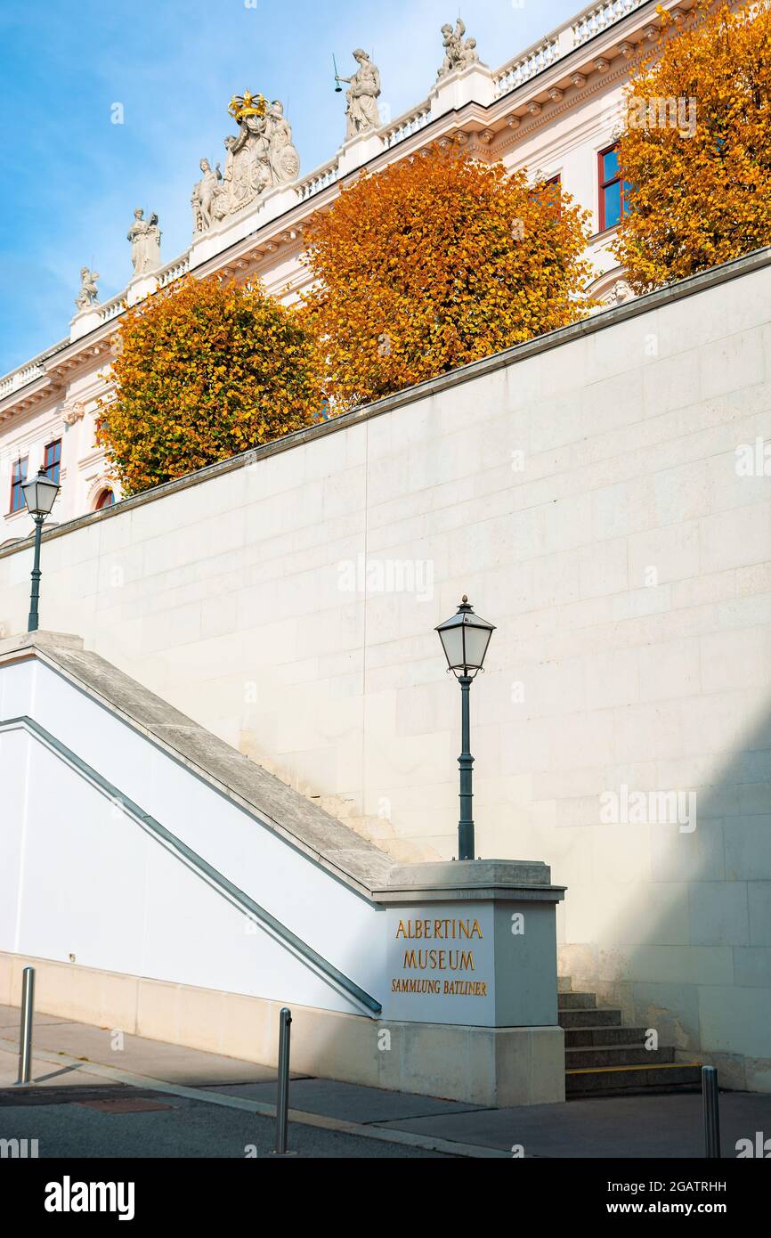 Logo on side sightseeing hi-res stock photography and images - Alamy