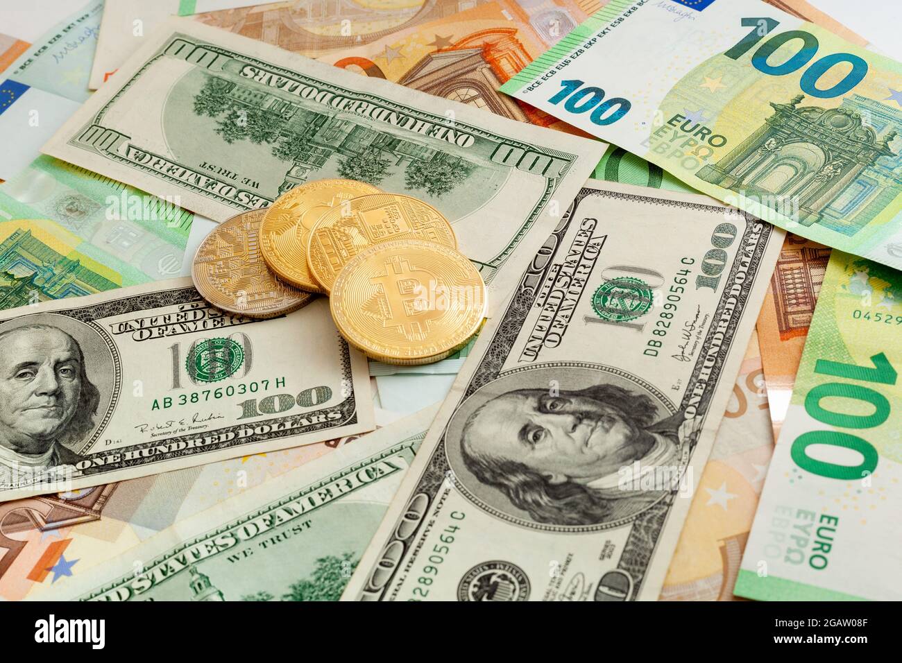 Coins bills fifty dollars close hi-res stock photography and images - Alamy