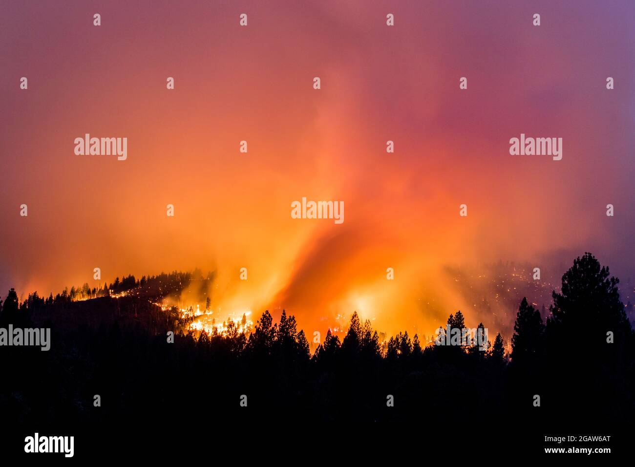 United States. 31st July, 2021. The Dixie fire burns through the night ...