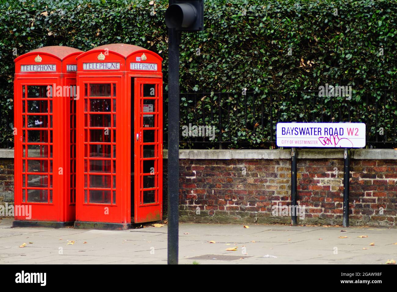 London - traditional telephone booth Stock Photo - Alamy London - traditional telephone booth Stock Photo - Alamy