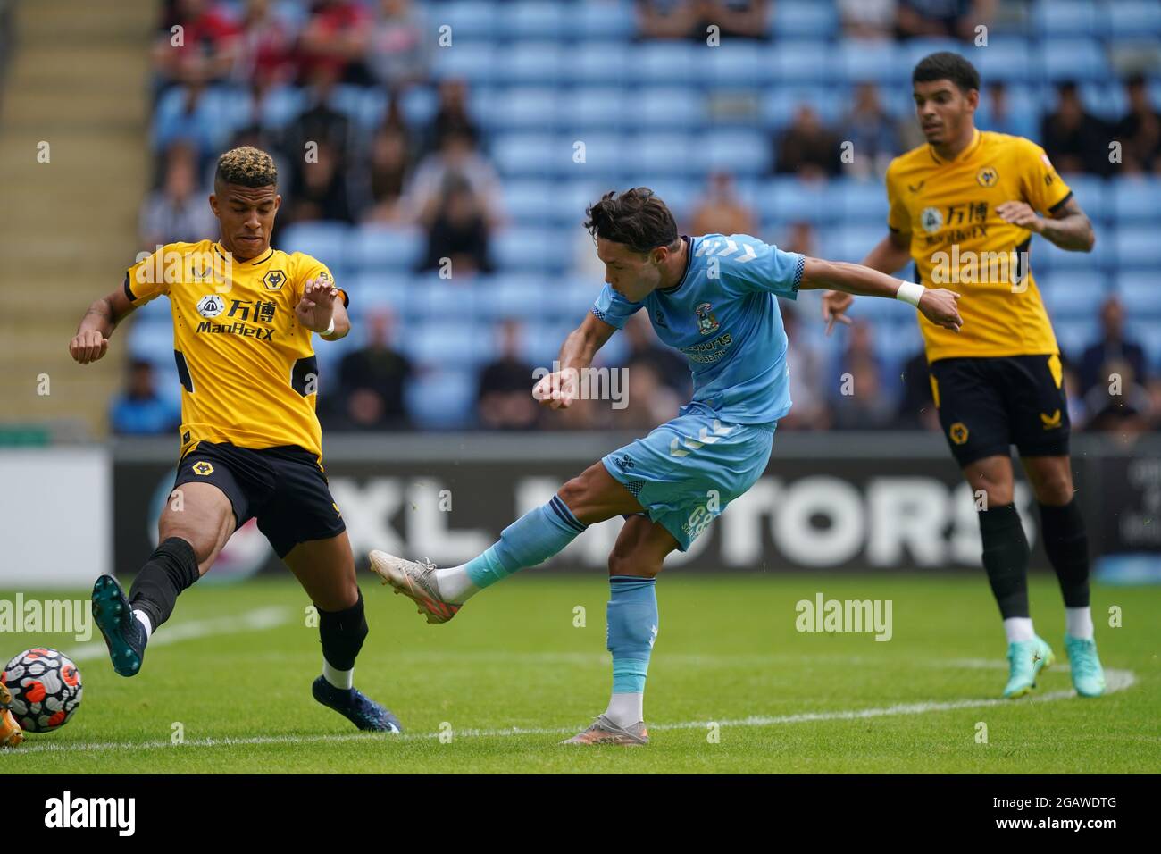 Wolverhampton wanderers pedro neto attempts hi-res stock photography ...