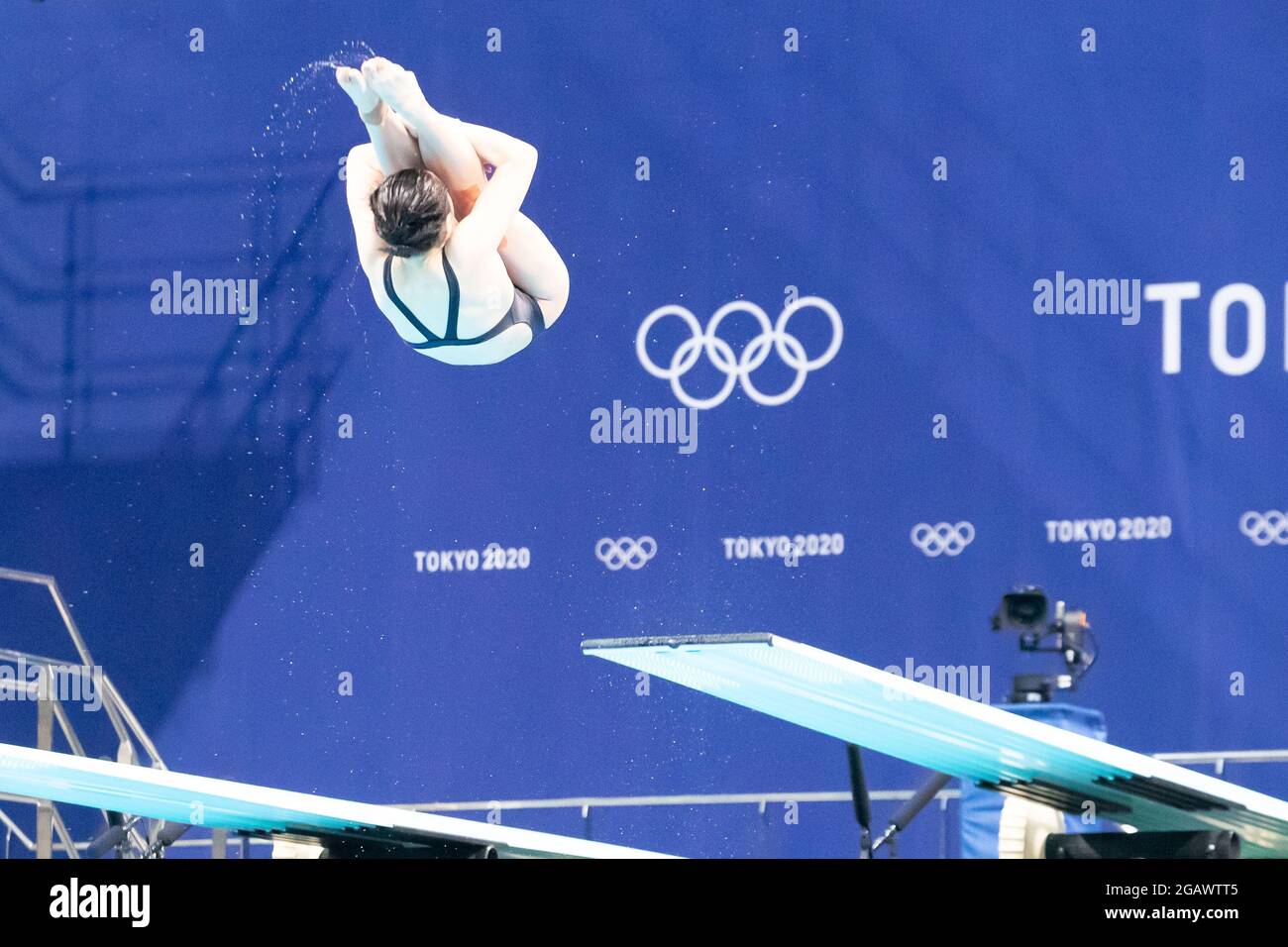 July 31, 2021: Han Wang of China tucks for the dive during the Women's ...