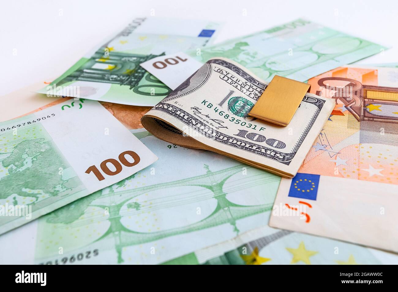 Money clip with dollar bills Stock Photo - Alamy