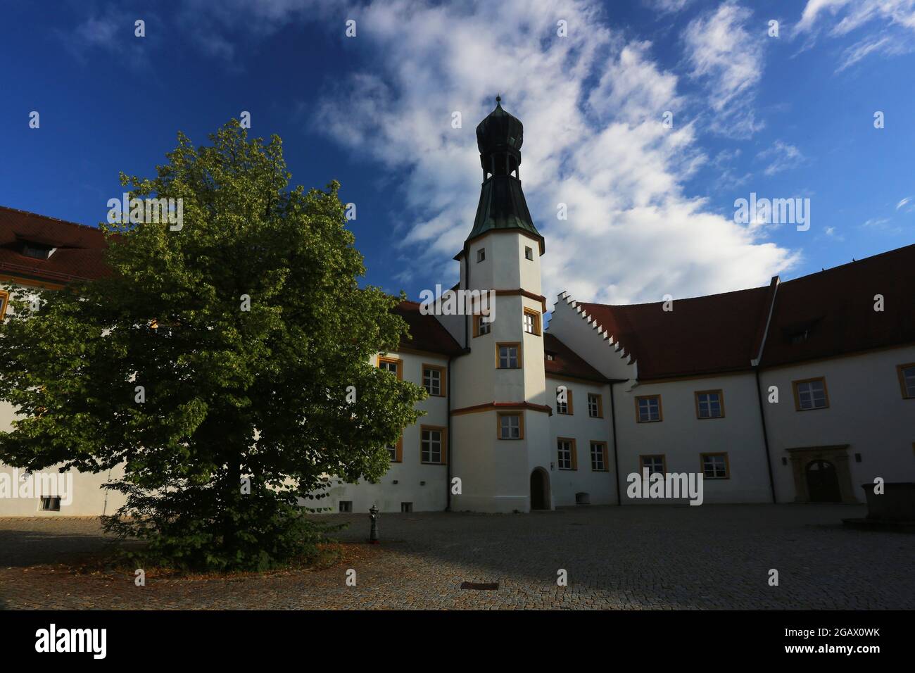 Altstadt oder Innenstadt mit historisches Schloss und dramatischen ...