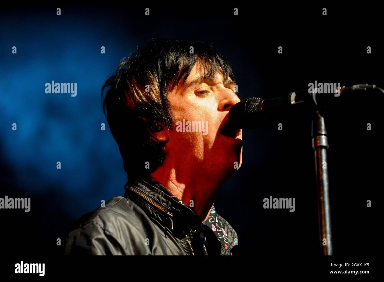 Johnny marr concert hi-res stock photography and images - Alamy