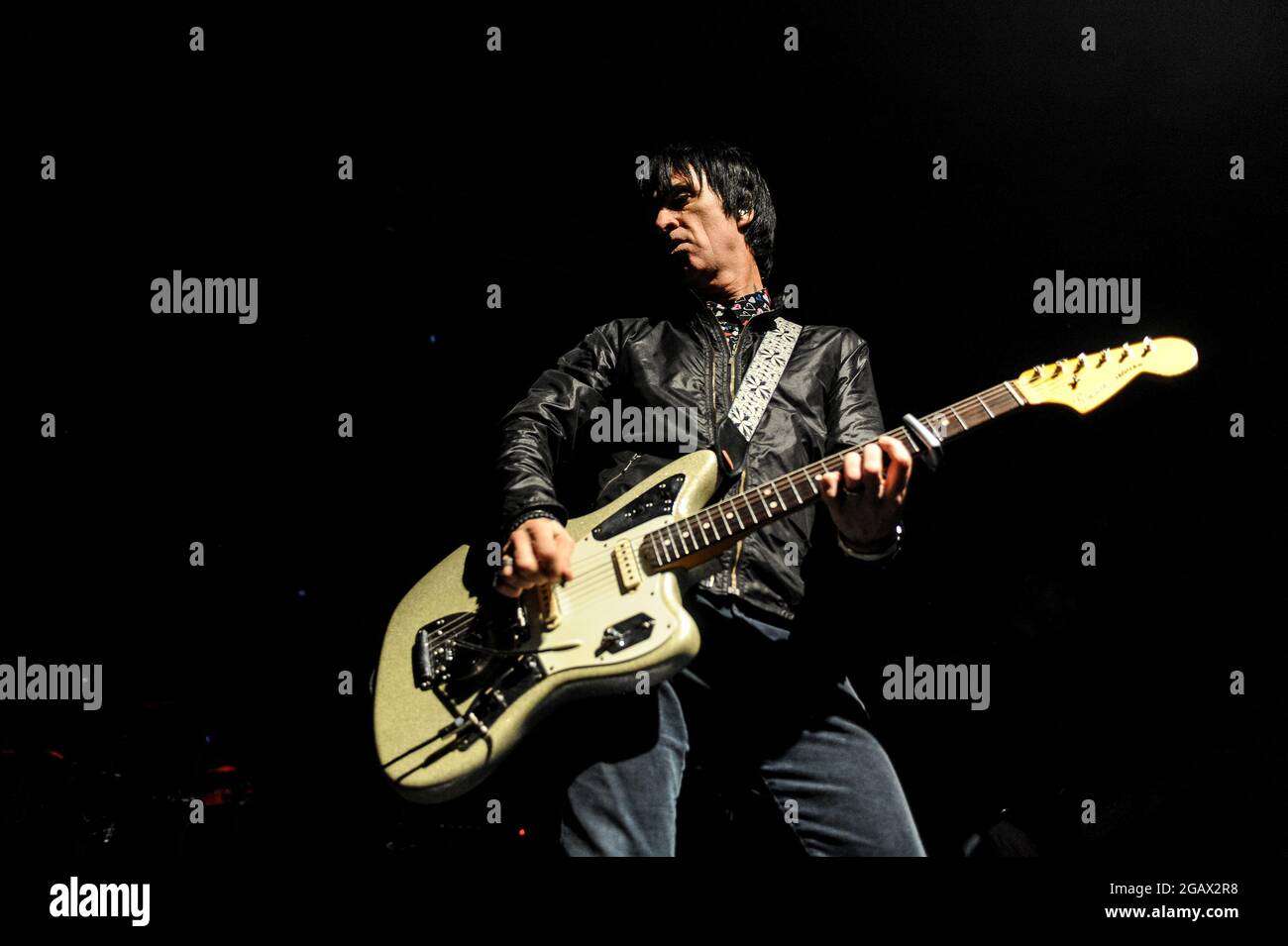 Johnny Marr Performing at Sheffield Academy 02 Stock Photo - Alamy