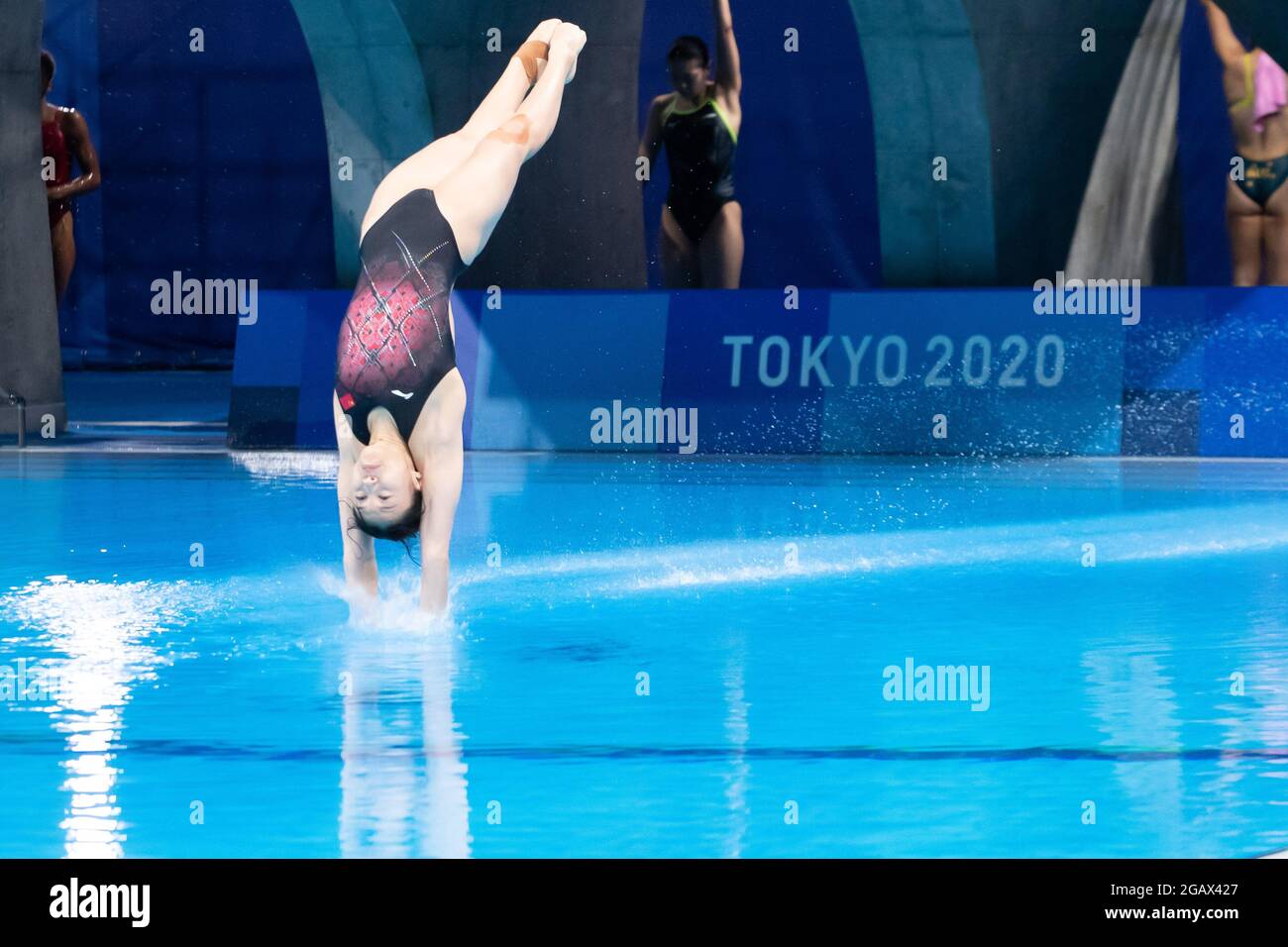 July 31, 2021: Han Wang of China tucks for the dive during the Women's ...