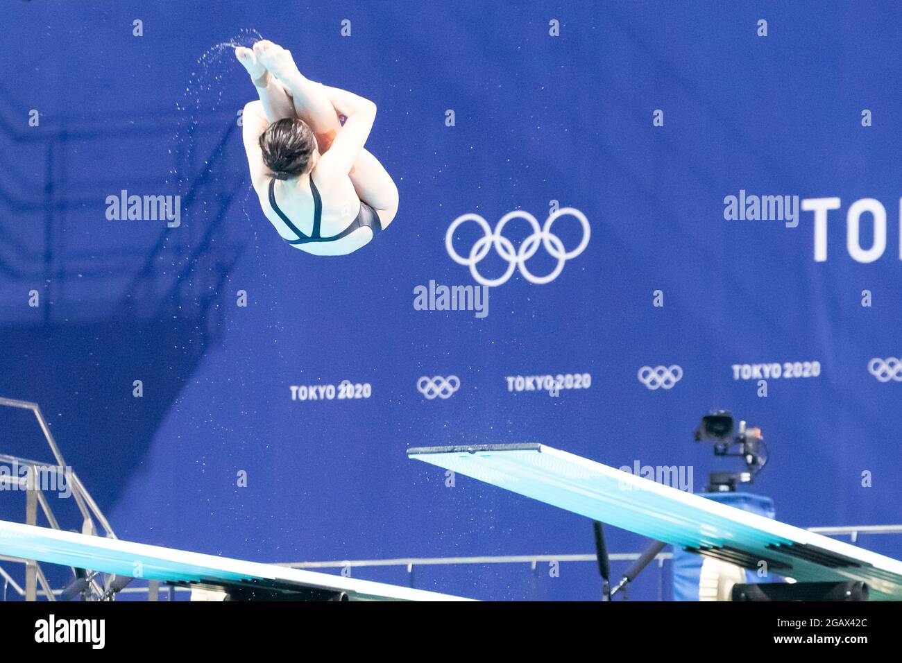 July 31, 2021: Han Wang of China tucks for the dive during the Women's ...