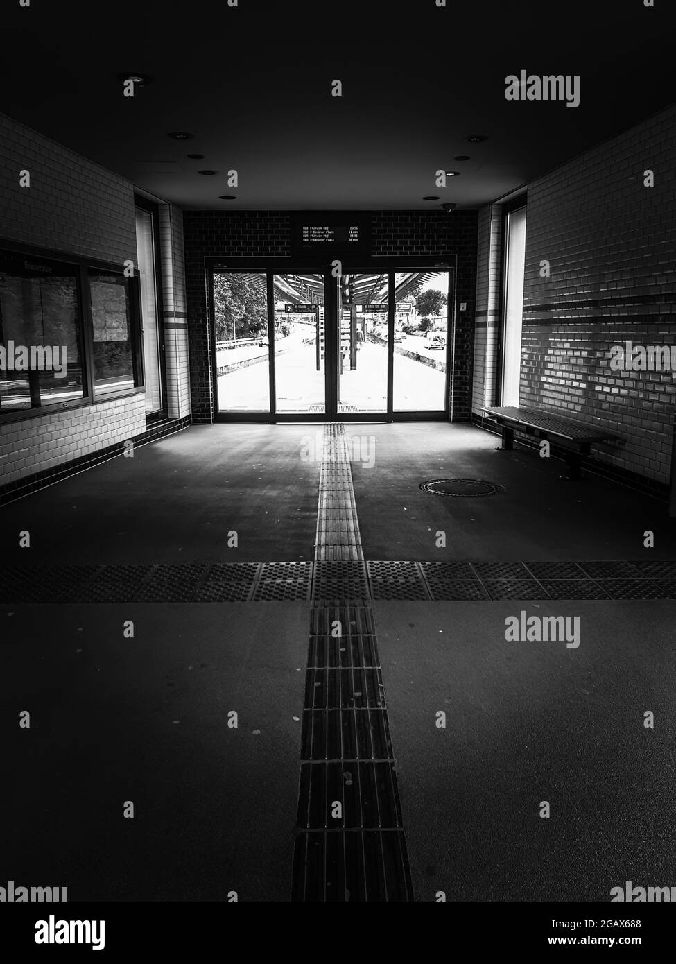 Long hallway interior shadows hi-res stock photography and images - Alamy