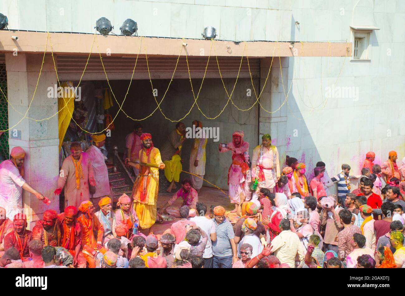 Colors of a temple hi-res stock photography and images - Alamy