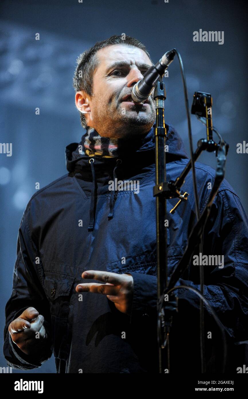 Liam gallagher stage hi-res stock photography and images - Alamy