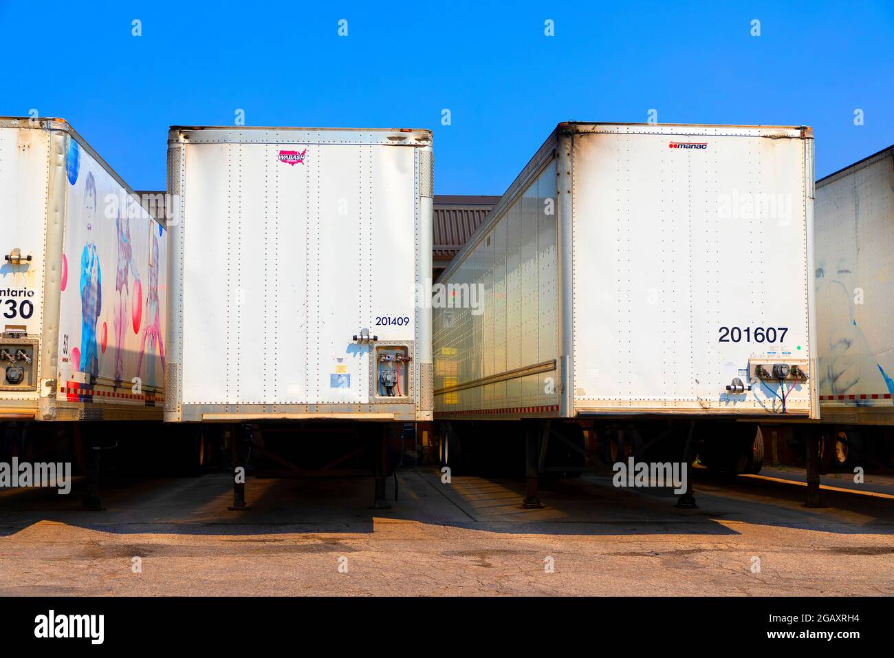 Trailers at docking stations of a distribution center waiting to be ...