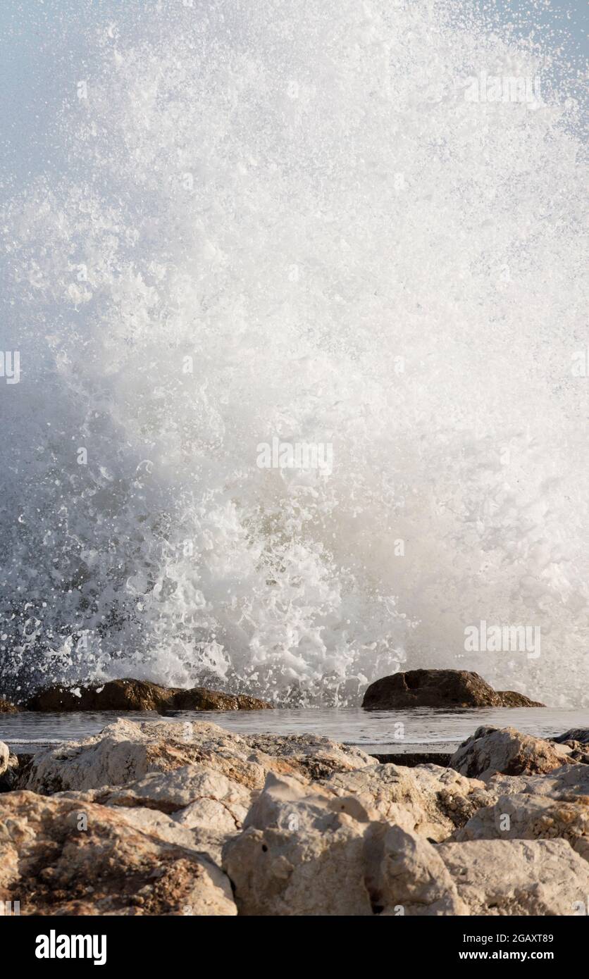 Sea waves crashing against the rocks Stock Photo - Alamy