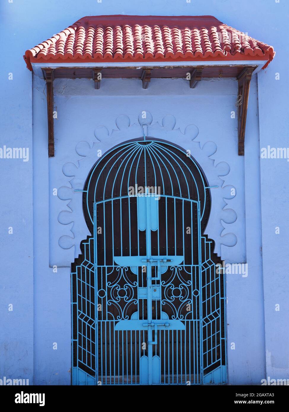 Arabian entrance gate with red visor in african Chefchaouen town in ...