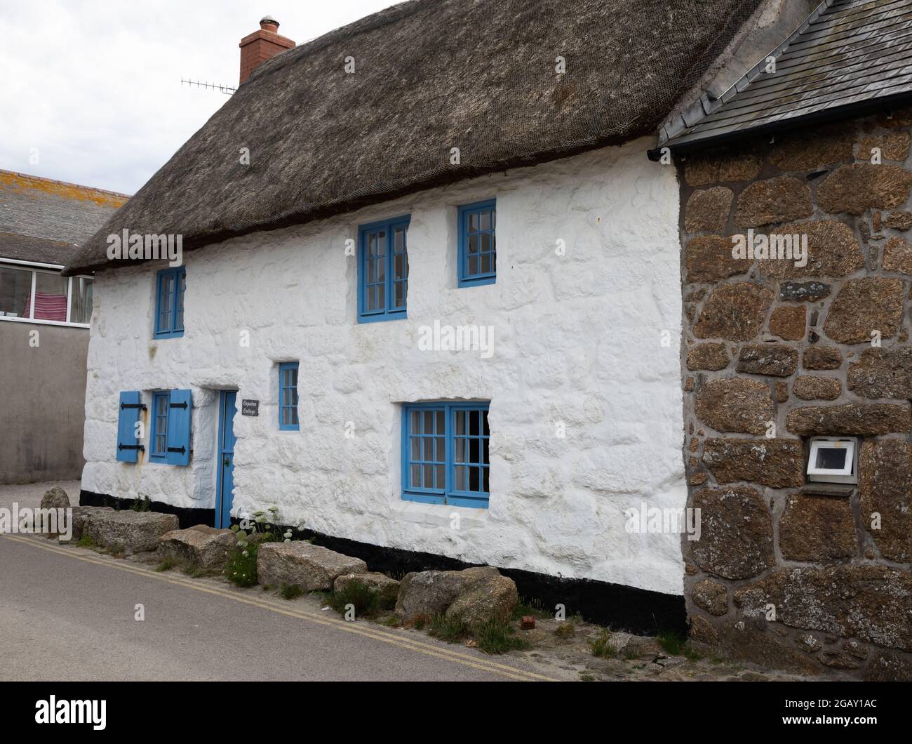 Thatched cottage in Sennen Cove, Cornwall,UK Stock Photo - Alamy